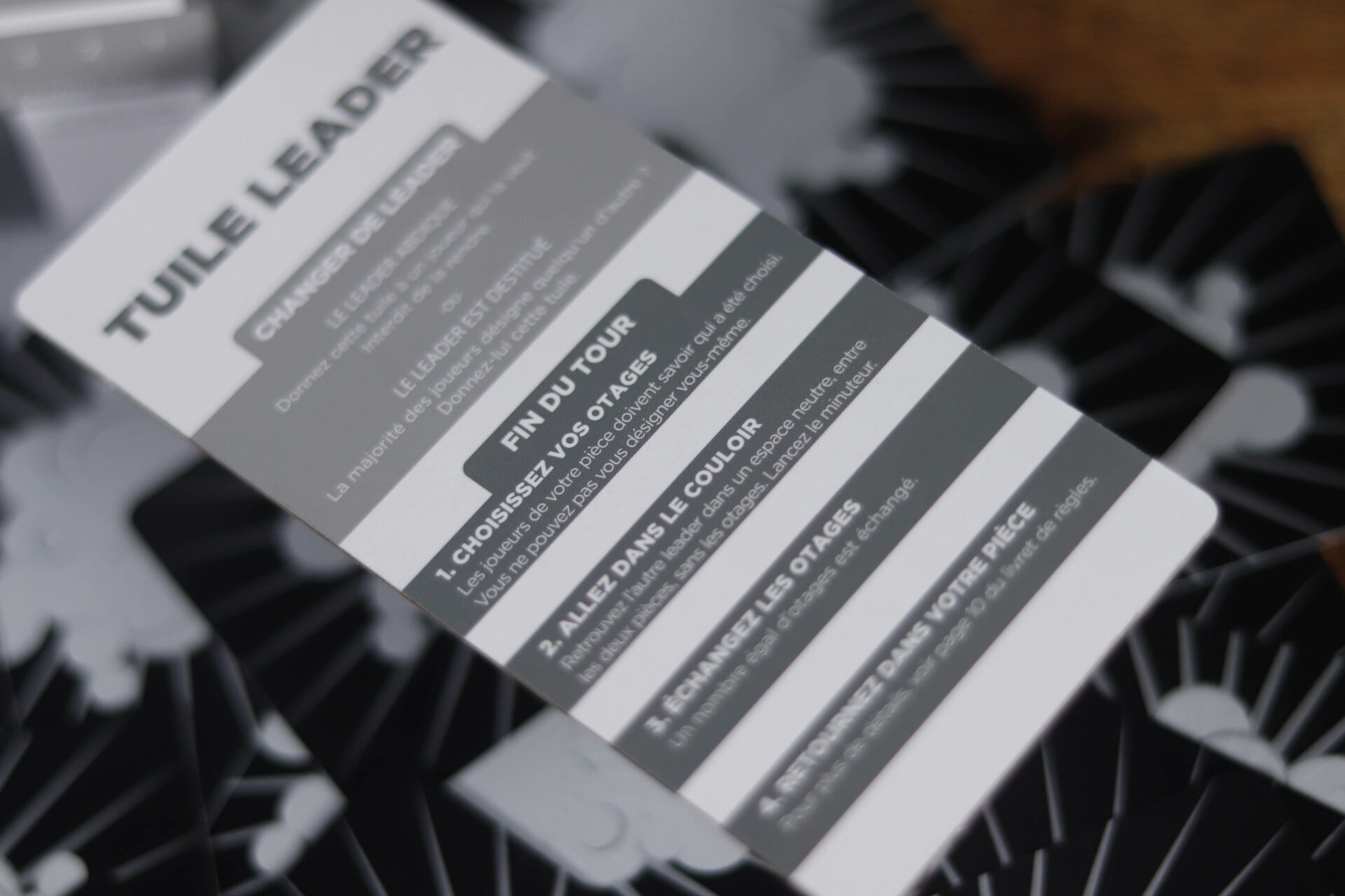 Two Rooms and a Boom (Rouge) - IELLO