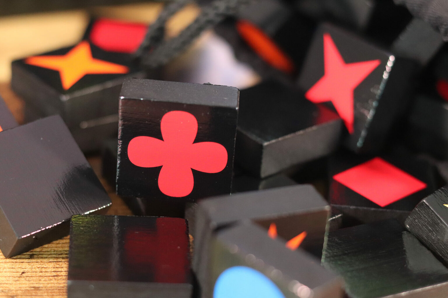 Qwirkle Deluxe - IELLO